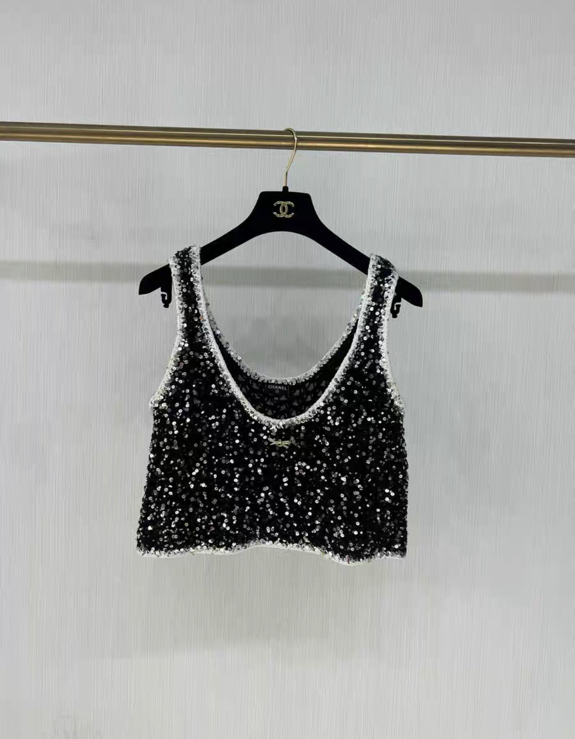 Chanel 23s black sequined bow top size 38 – Wararni.com