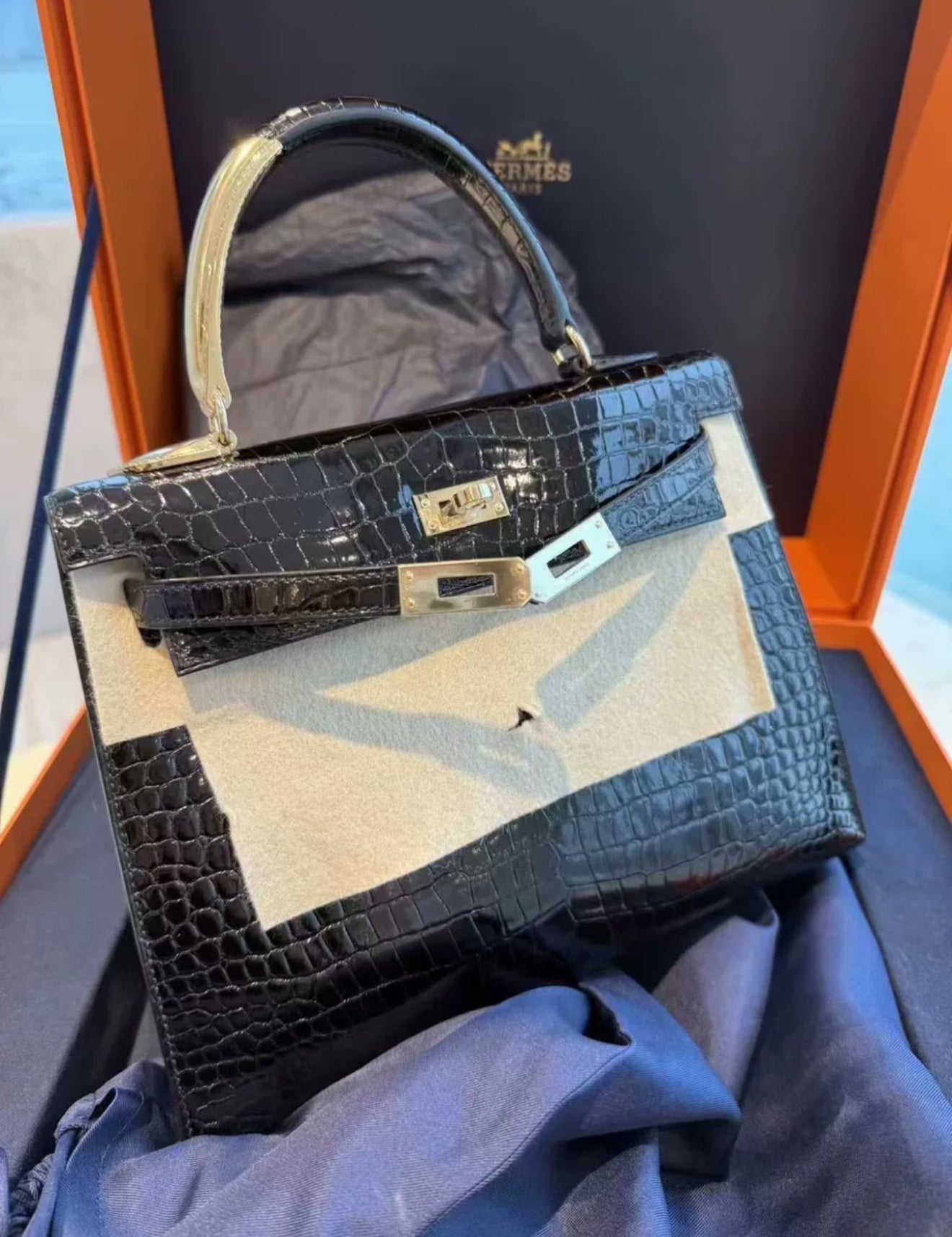 Hermès Kelly Midas 25 Noir Shiny Crocodile Porosus 18k yellow gold har ...