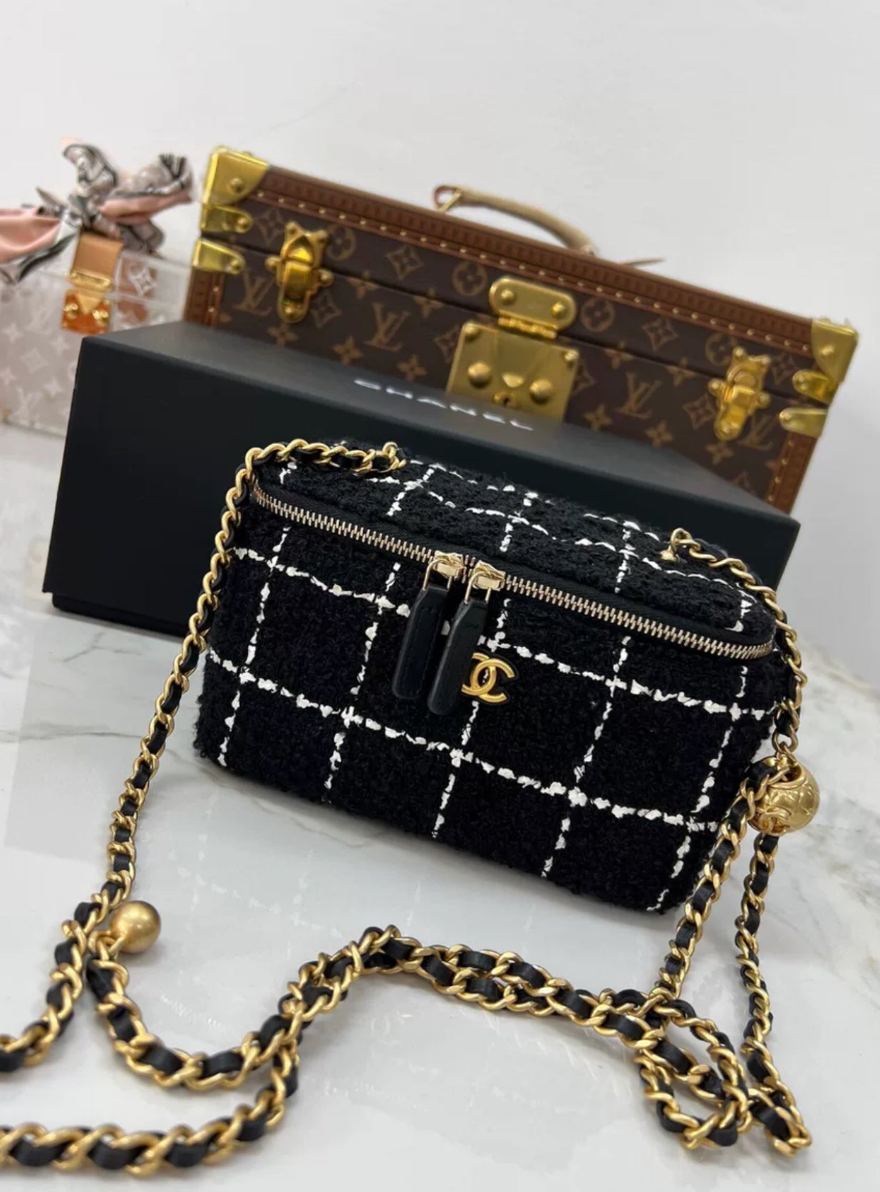 Chanel 23k black & white tweed mini vanity case gold chain – Wararni.com