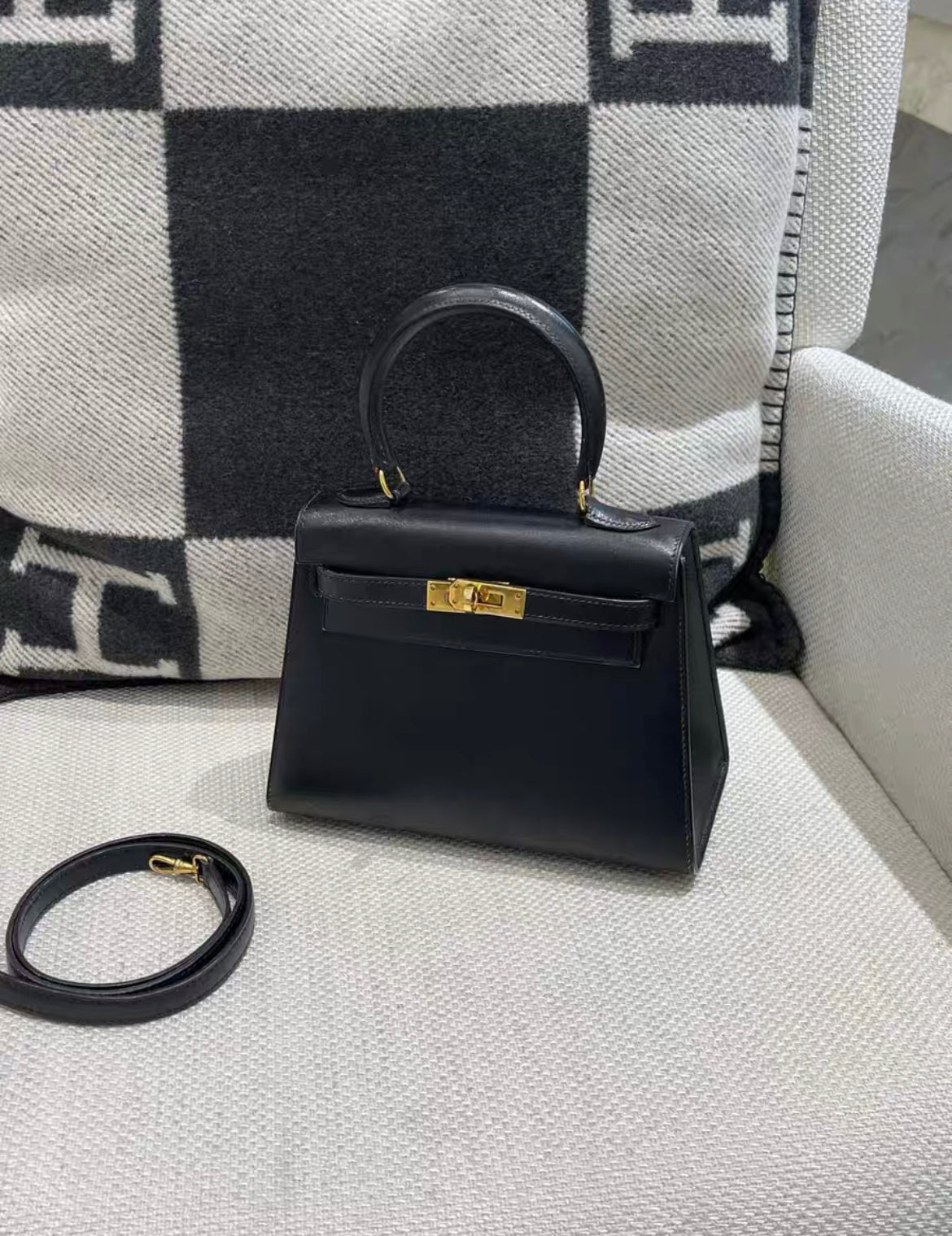 Hermès Black Box Calf Mini Kelly 20 Gold Hardware – Wararni.com